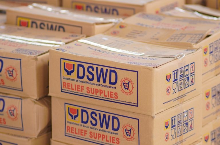 DSWD, nag-preposition na ng 200k food packs sa harap ng pagtaas ng ...