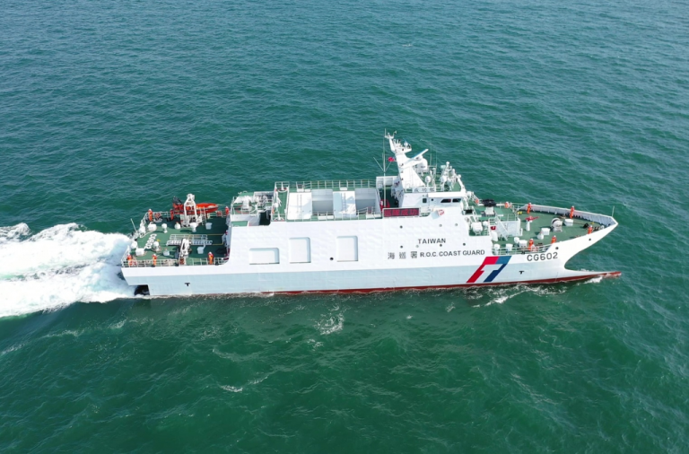 2 mangingisdang Pinoy, nasagip ng Taiwan Coast Guard 2 mangingisdang Pinoy, nasagip ng Taiwan Coast Guard