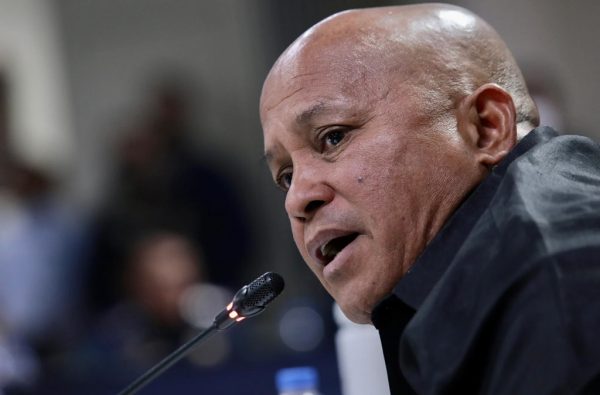 Sen Dela Rosa Lumuhod Na Sa Mga Pulis Na Iniimbestigahan Sa 990 Kilos