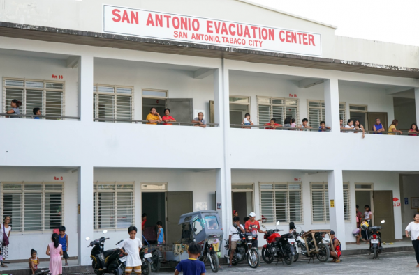 Mahigit 18k katao, nananatili pa rin sa evacuation centers sa harap ng pag-aalboroto ng Bulkang ...