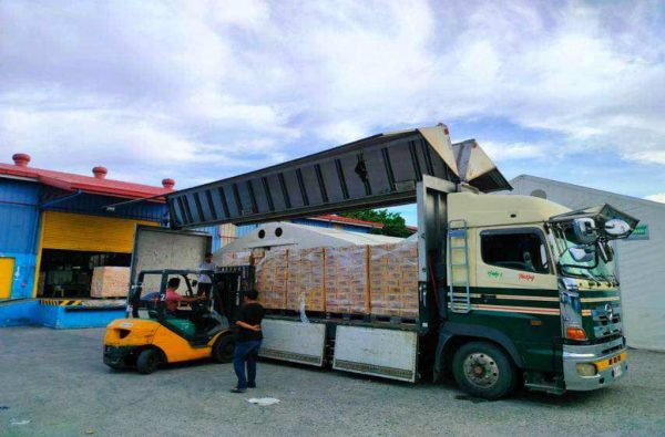 DSWD, nagpadala na ng 100,000 kahon family food packs sa mga lugar na ... DSWD, nagpadala na ng 100,000 kahon family food packs sa mga lugar na ...