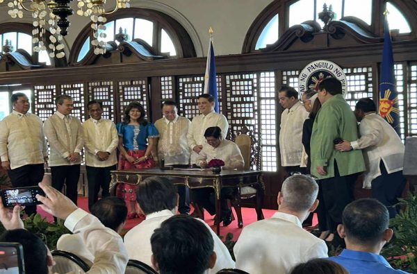 Trabaho para sa Bayan Act, pirmado na ng Pangulo!