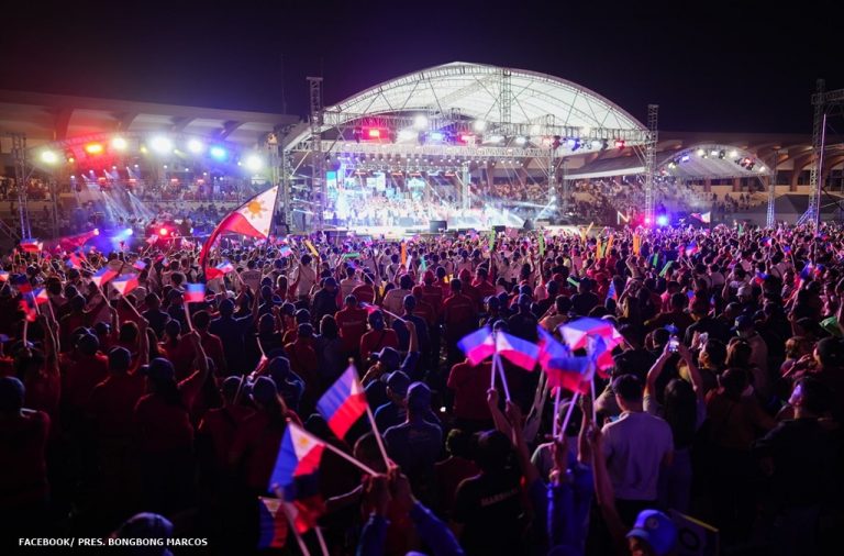 400,000 katao kabilang ang mga empleyado ng gobyerno, dumalo sa Bagong ...