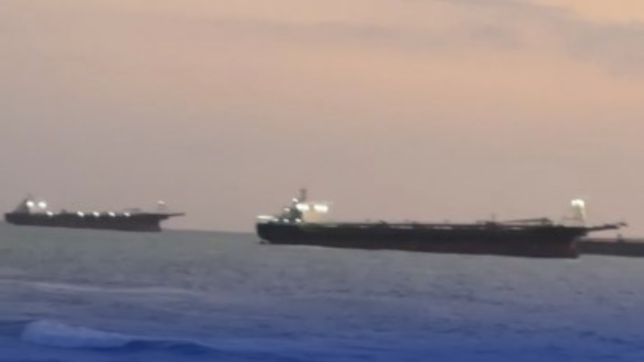 Mga Chinese dredging vessels sa Zambales, pinasisilip sa Senado Mga Chinese dredging vessels sa Zambales, pinasisilip sa Senado