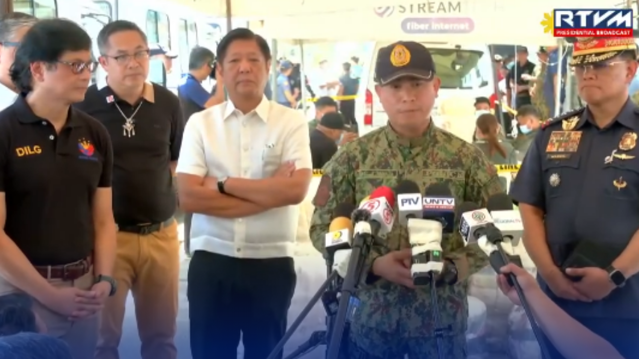 PBBM, ininspeksyon ang P13.3-B illegal drugs na nasabat sa Alitagtag ... PBBM, ininspeksyon ang P13.3-B illegal drugs na nasabat sa Alitagtag ...