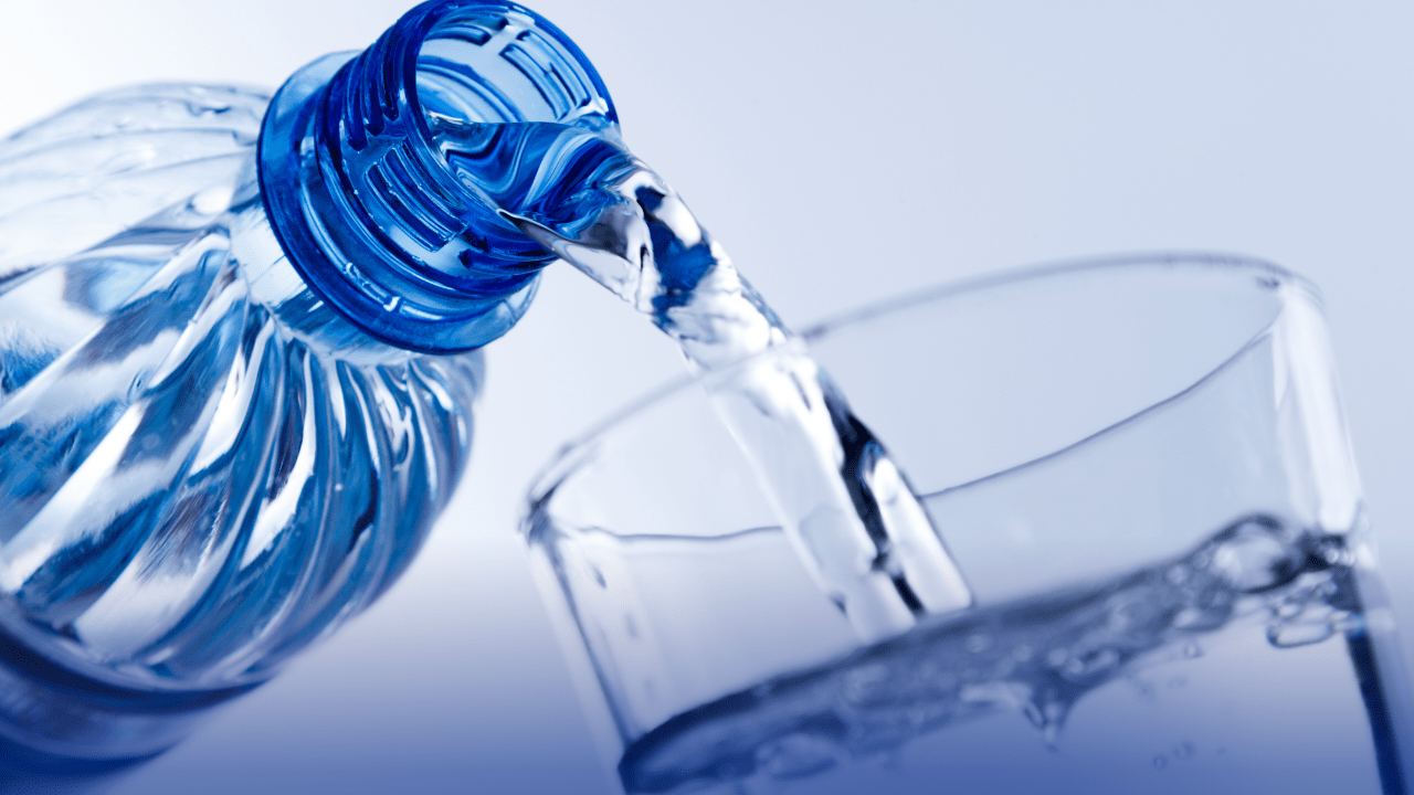 DOH, pinayuhan ang publiko na lagyan ng kaunting asin ang inuming tubig DOH, pinayuhan ang publiko na lagyan ng kaunting asin ang inuming tubig
